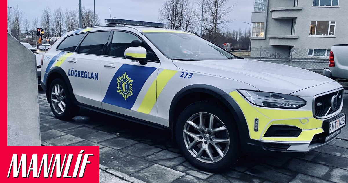 Hópur drengja veittist að eldri manni